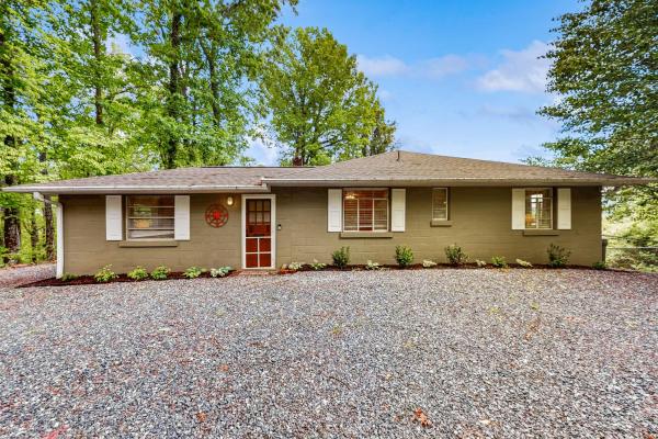 Lake Chatuge Cottage - Hiawassee, GA
