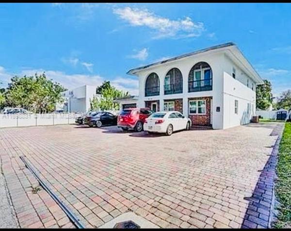 Sky Accommodation Minutes From The Airport Fll - Hollywood, FL