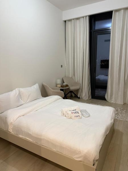 Egate - Studio - 10th Floor - Balcony With A View - 01-1014 - Dubai Airport (DXB)