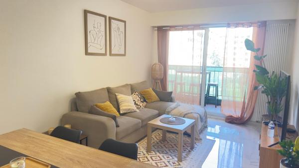 Charming And Spacious Two-room Apartment With Terrace - Gare de Nice Ville