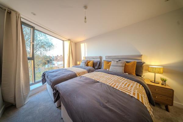 Luxury 3br Apt Sleeps 10, Wembley & Park Views - Watford