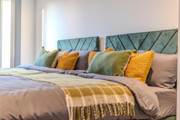 Luxuary 2br Apt Sleeps 9, Wembley And Park Views - Hounslow