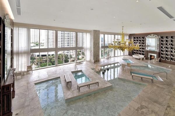 Luxurious 5-star Condo At The Icon Brickell - Miami, FL