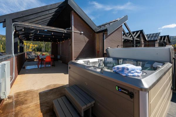 Experience Luxury And Adventure At Row 41 Nestled In The Heart Of Winter Park Colorado - Winter Park, CO