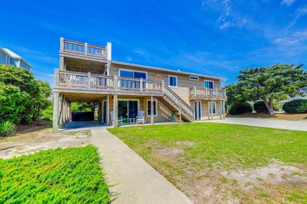 Steps To Beach Bright Emerald Isle Retreat - North Carolina