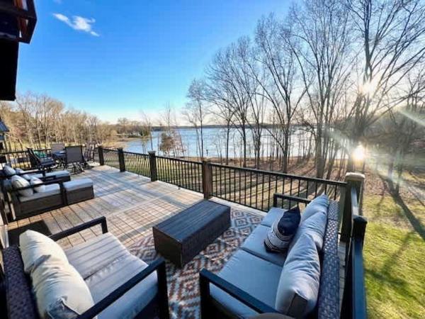 Tucked Away On The Ridge - Quiet Fall Lake Retreat - Kentucky Lake
