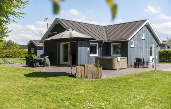 3 Bedroom Nice Home In Hemmet - Nymindegab