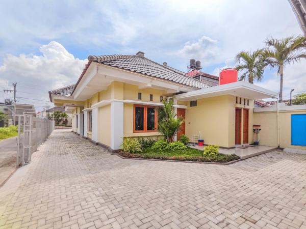 Palma Family Hall I Open Concept House With Swimming Pool, Karaoke & Billiard Near Klaten Town Squere - Klaten