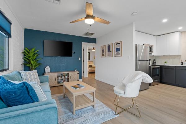 Biltmore 2br Bungalow #2 - Workspace, Free Parking, Laundry, Patio! - Phoenix, AZ