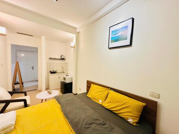 Home In Old Quarter Hà Nội - Night Market - Hanoi