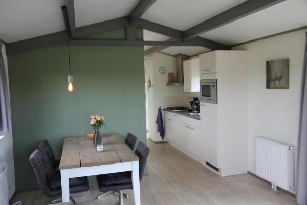 4 Persoons Chalet Met Airco Op Familiecamping De Weeltenkamp - Deventer