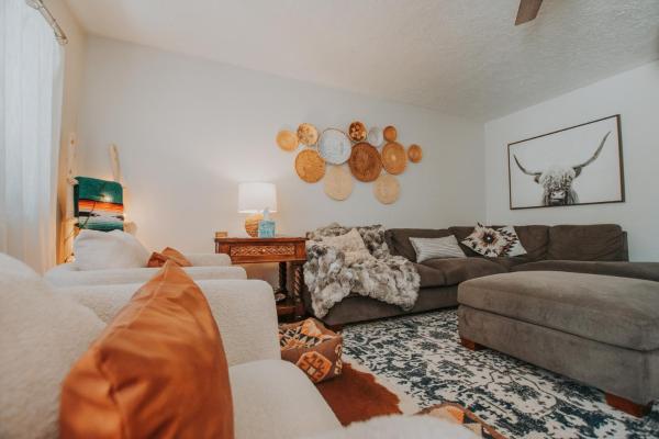 Cowboy Den-hot Tub-game Room-pet Friendly-no Pet Fees! - Albuquerque, NM