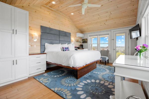 Topside Inn - Boothbay Harbor, ME