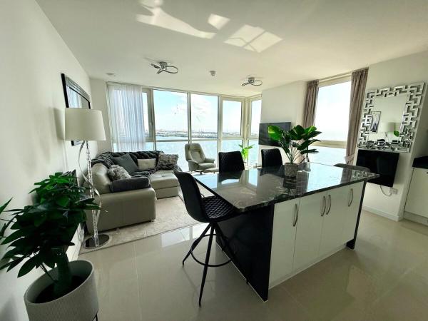 Luxury Waterfront Apartment With Panoramic View - Cardiff