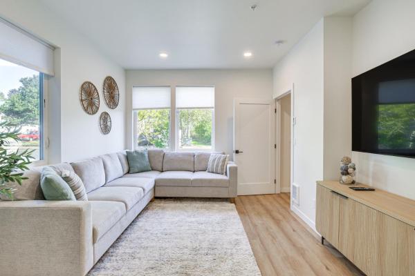 Walk To Beaches: 'Siletz Bay Bliss' Townhome - Lincoln City, OR