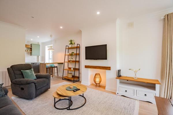 Simply Stunning 3 Bed Apartment With Free Parking - Galway