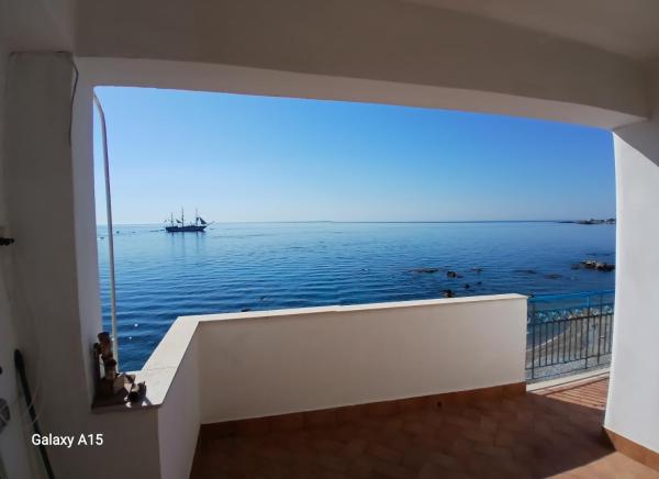 Arcadia Blu Bay - Naxos