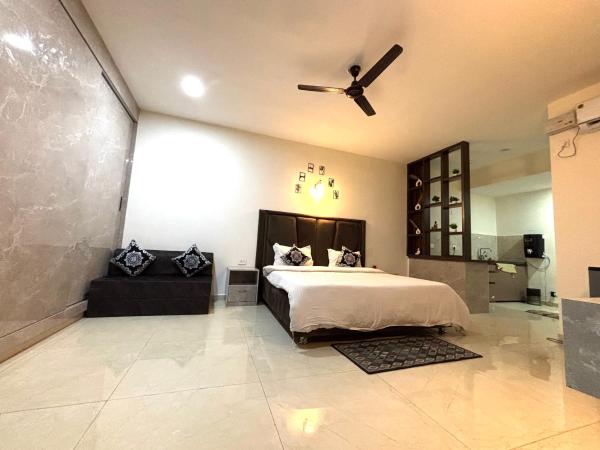Sunset Studios Krishna Bhumi Near Chandrodaya Mandir - Vrindavan