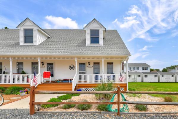 The Mermaid Lounge - Chincoteague, VA