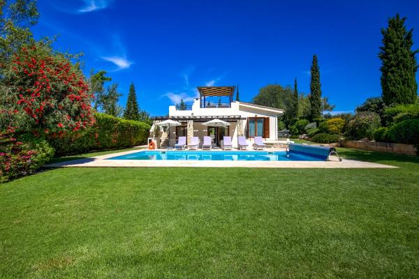 Villa Lara - 11, Spacious Villa With Large Garden And Private Pool On Aphrodite Hills - Cyprus