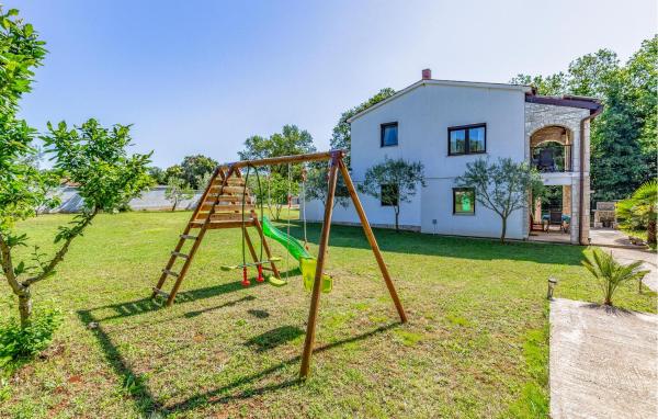 2 Bedroom Gorgeous Apartment In Medulin - Medulin