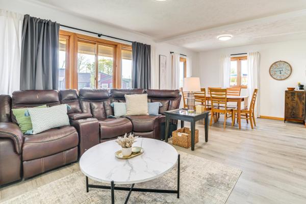 2 Living Areas! Cedar Home 11 Mi To Mt Holiday Ski - Michigan