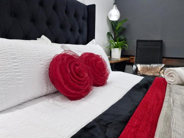 Indulge Luxury Overnight Accommodation - Middelburg