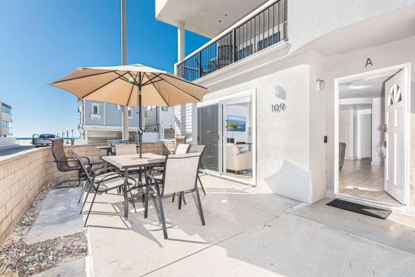3br Oceanview Corner Retreat One House From The Beach By Beachview Rentals - Huntington Beach, CA