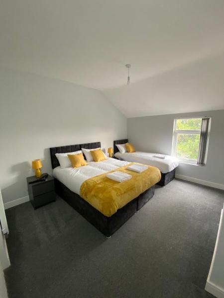 Convenient 4 Bed Coventry Centre - Coventry