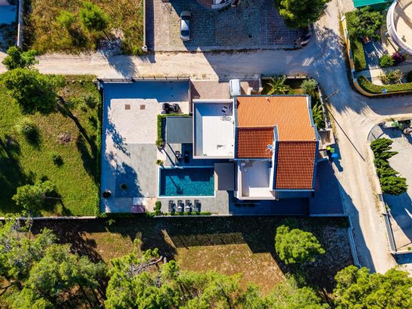 Family-friendly Apartments With Swimming Pool Vir - Kozjak, Vir - 22971 - Vir