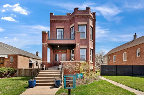 6 Bed Whole House In Chicagolands Trendy Berwyn Home - Chicago