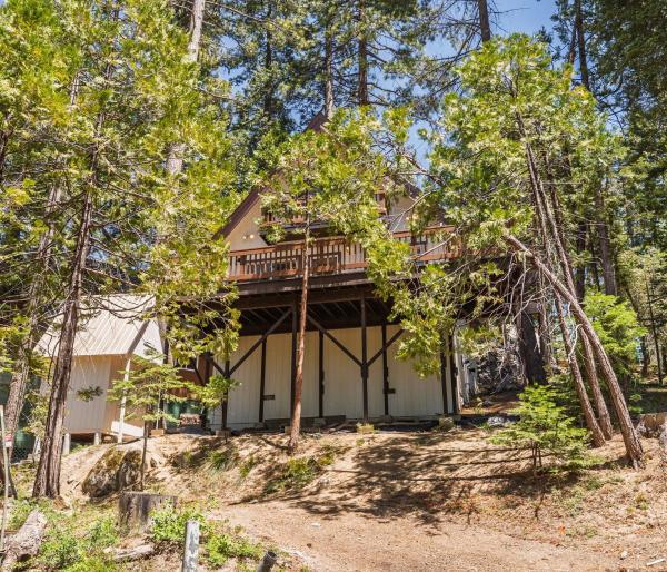 Cavu Cabin - A Classic Mountainside Escape - Shaver Lake, CA