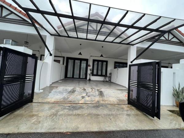 Homestay Cik Plores - 麻坡