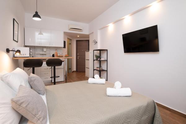 Gravity Downtown Balcony Studio - Rhodes