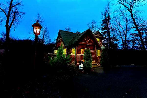 Cupids Arrow Holiday Home - Gatlinburg, TN