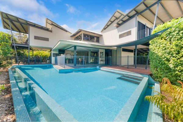 Reef Villa - A Sprawling Waterfront Oasis - Darwin