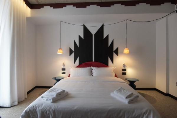 Bazaar Hotel - Tirana