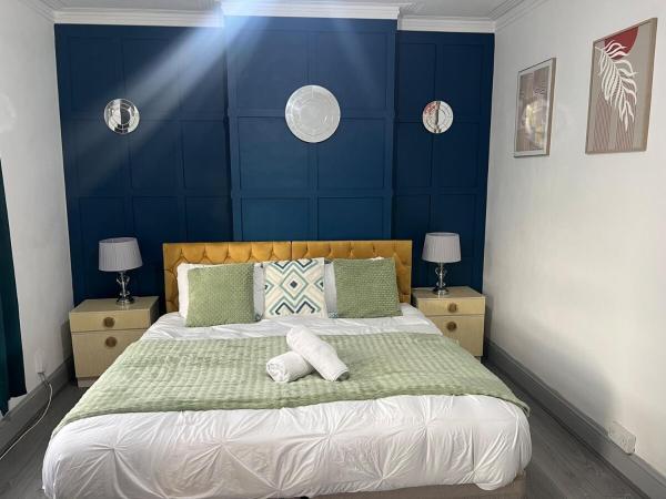 Spacious 4 Bed House In Great Location - Newport