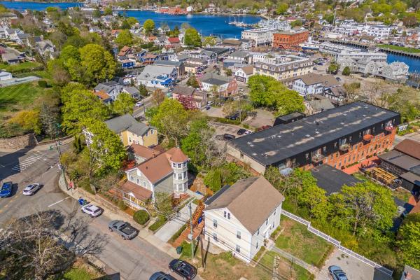 Coastal Victorian Home Walk To Downtown - Mystic, CT