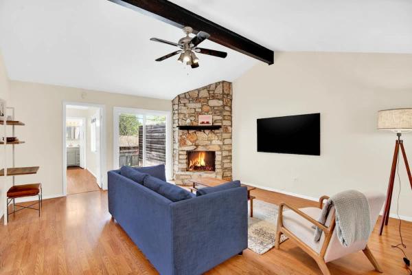 2br 2ba Cozy Bungalow With Backyard In Montclaire - Zilker Area - Austin, TX