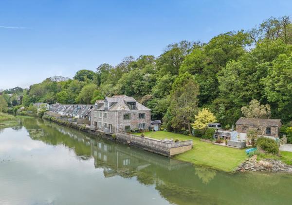 Upper Deck - Little Petherick - Wadebridge