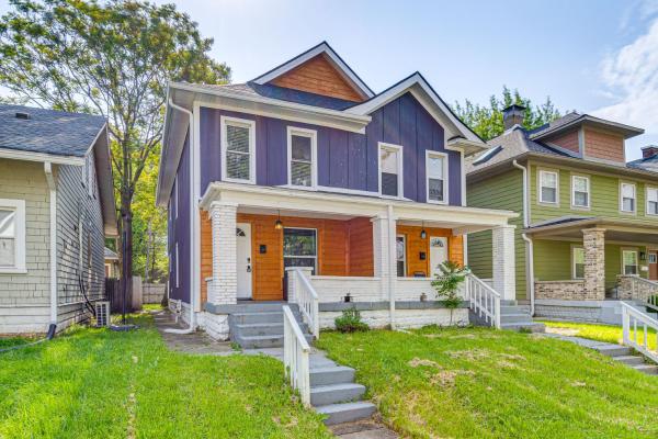 2 Mi To Mass Ave Convenient Townhome With Yard! - Indianapolis, IN