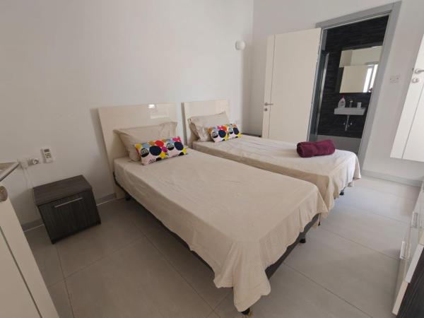 Ensuite Twin Room With Laundry In Pembroke - Pembroke, Malta