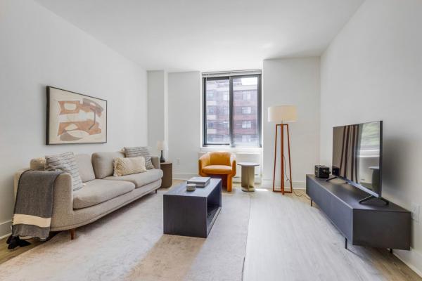 Blueground Lic Pool Wd Nr Gantry Park Nyc-1845 - New York
