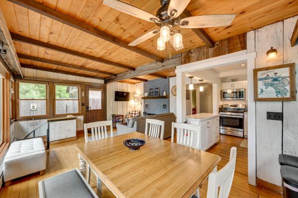Lakefront Granby Escape With Private Dock And Kayaks! - Connecticut