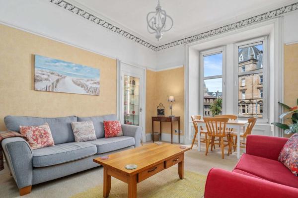 Modern 2br Apt - Central Argyll Square Views - Oban