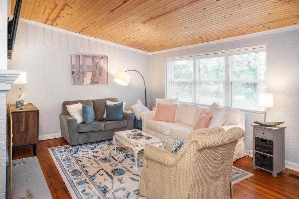 Pet Friendly Cottage 5 Min Walk To Beach - Southport, NC