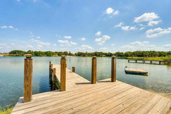 Artsy Bungalow On St Anne Lake Pool, Dock And Deck - Lake Wales, FL