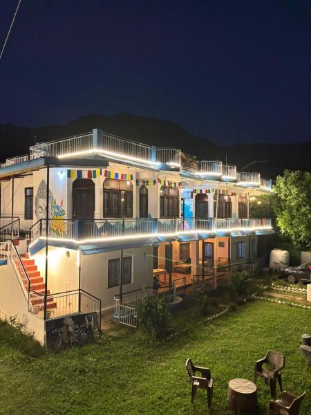 The Locals Bir - Bir