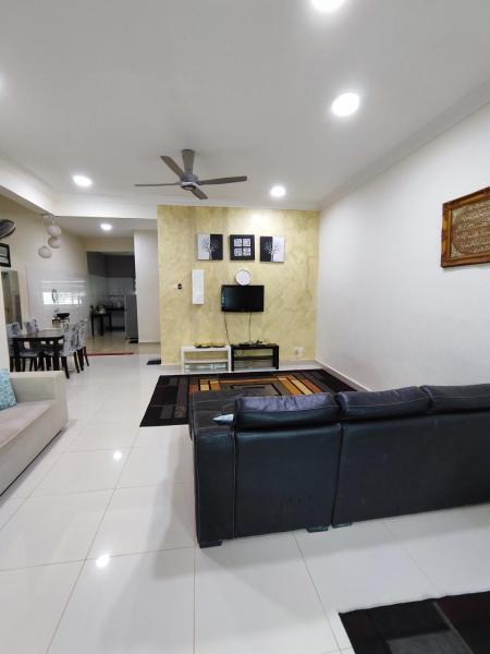 Homestay Temerloh Max 20pax 4 Aircond 4 Bedroom 3 Heater Water Filter Near Bandar Temerloh Free Wi-fi Netflix - Malaysia